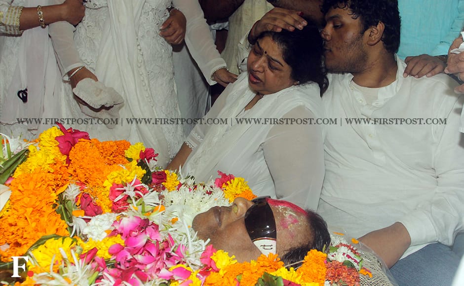 Family and friends bid final adieu to veteran music composer Ravindra ...