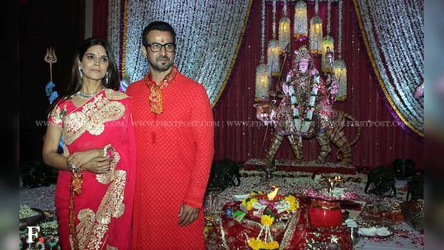 Big B, Shatrughan Sinha attend mata ki chowki on Ronit Roy's 50th ...