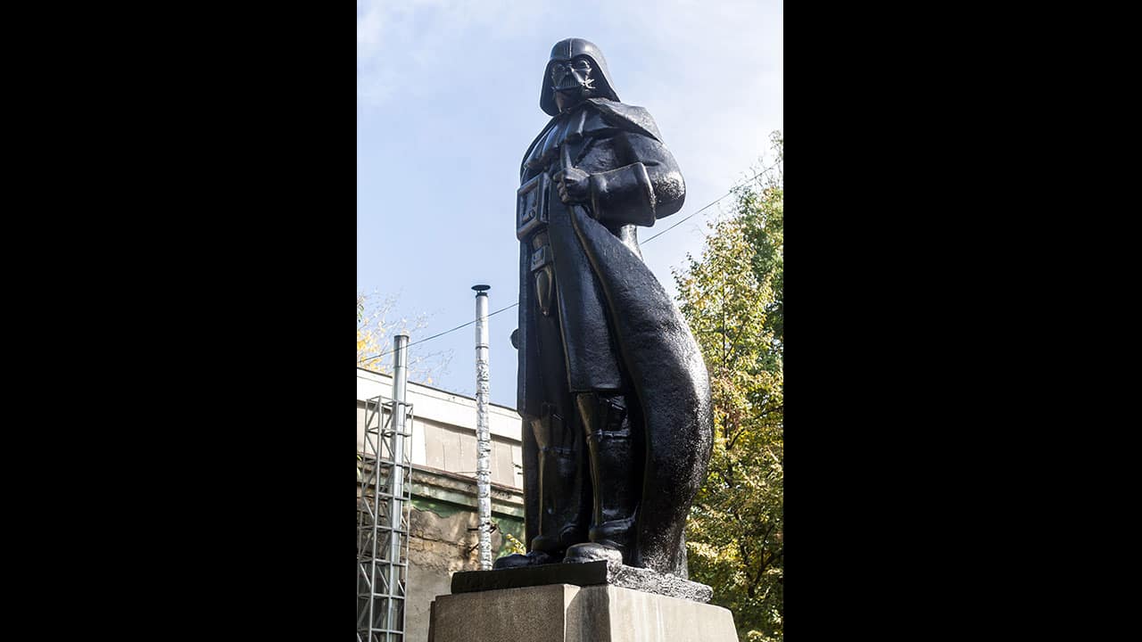 The irony is strong with this one: Ukrainians transform famed Lenin ...