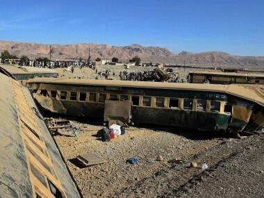16 killed, 150 injured as train derails in Pakistan – Firstpost