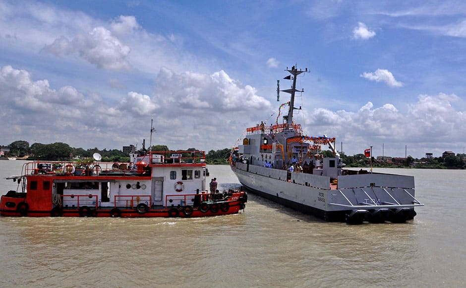 Indian Navy launches water jet fast attack crafts, calls it INS Tarasa ...