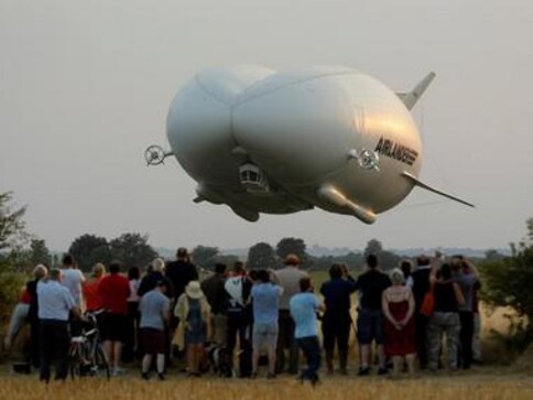 World's largest aircraft Airlander 10 crashes on its second flight ...
