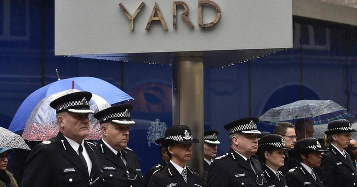 Scotland Yard hires first bi-gender police officer, issues two identity ...