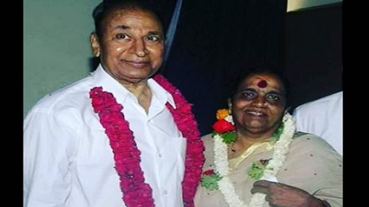 Parvathamma Rajkumar funeral: Advocate files complaint over draping of ...