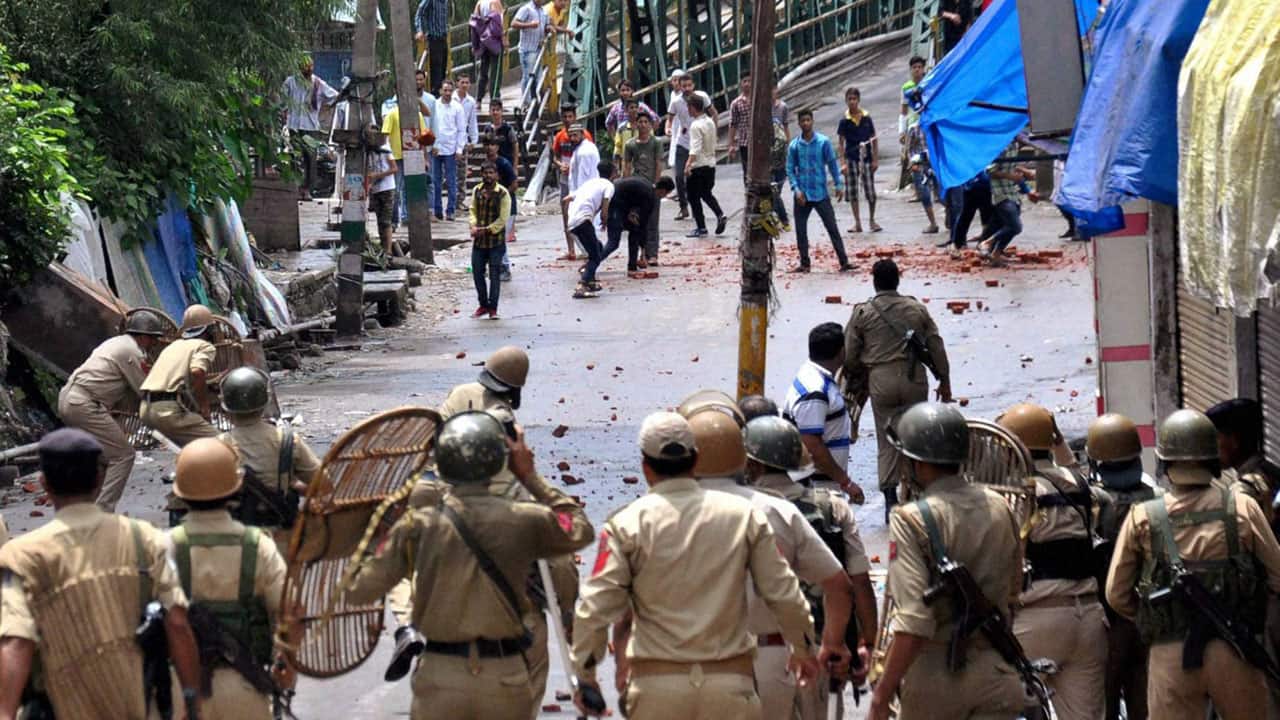 Protests, stone-pelting in Valley after rumours spread of SC getting ...