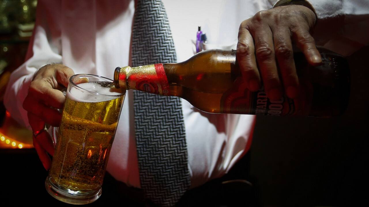 Andhra Pradesh, Telangana throw prohibition to the winds, fill coffers ...