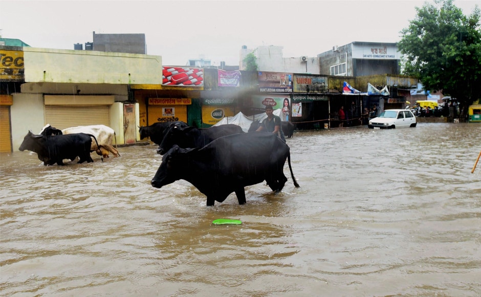 Gujarat Floods 10 000 People Evacuated After Sabarmati River Overflows