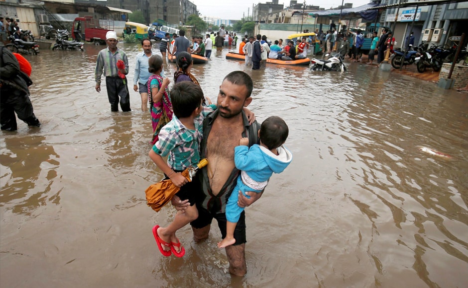 Gujarat Floods 10 000 People Evacuated After Sabarmati River Overflows