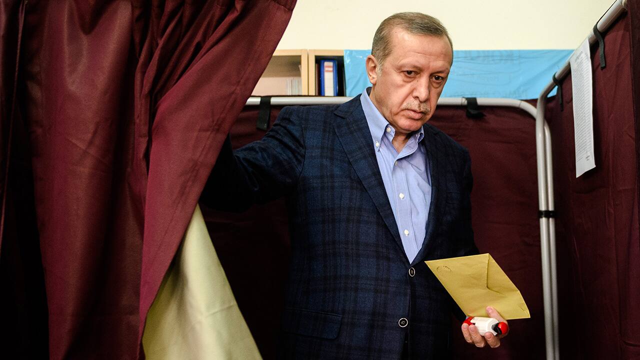 Gulf diplomatic crisis: Turkish president Recep Erdogan hosts Qatar ...