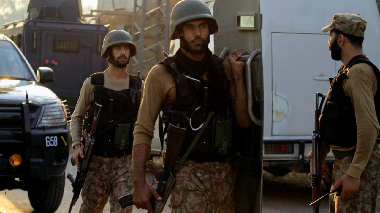 Pakistan shooting: Gunmen kill four members of Shia family, driver near ...