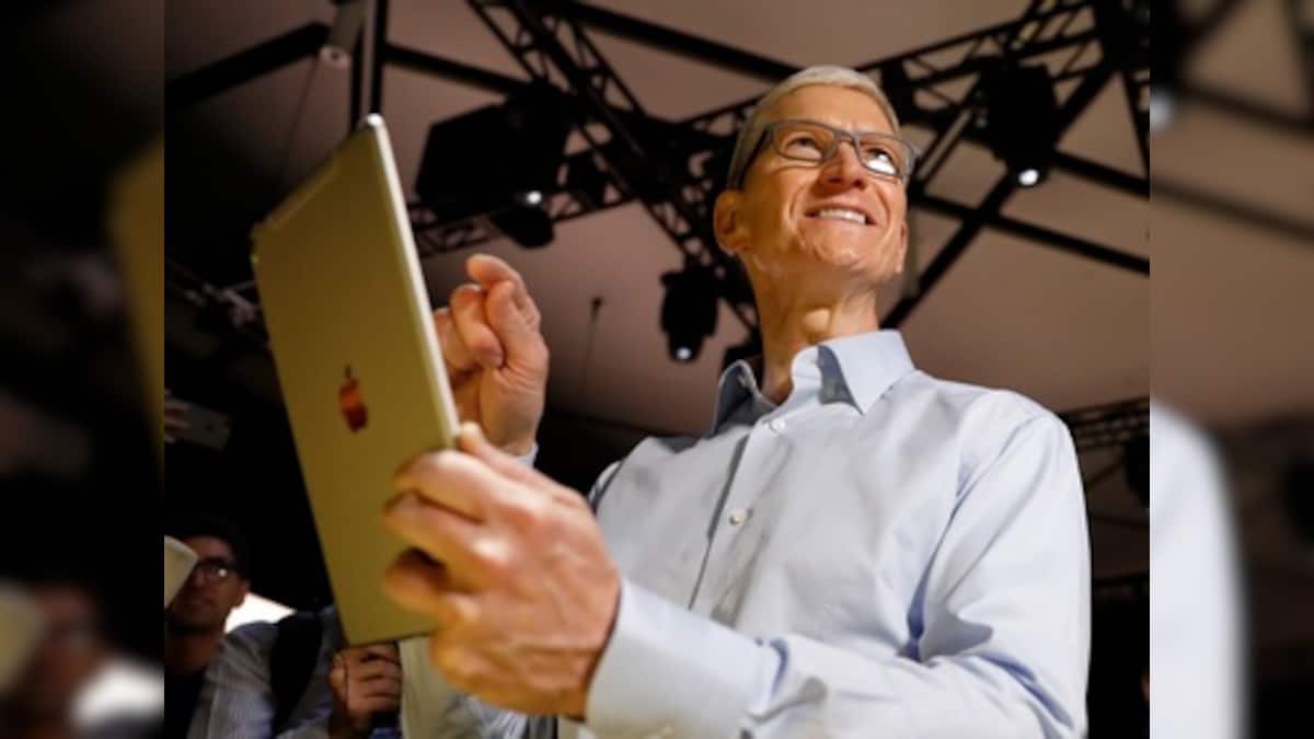 Apple board mandates Tim Cook to fly in a private jet for all business ...