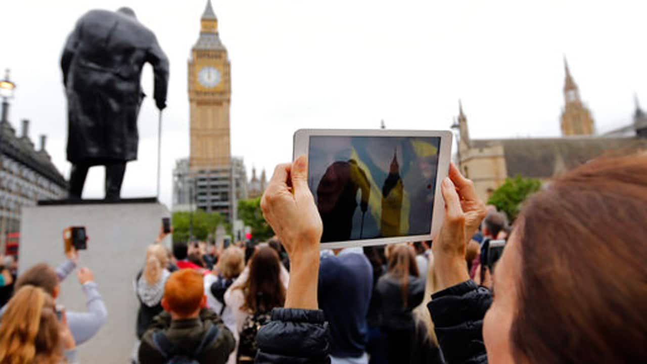 Big Ben strikes final 12 bongs before falling silent for four-year-long ...