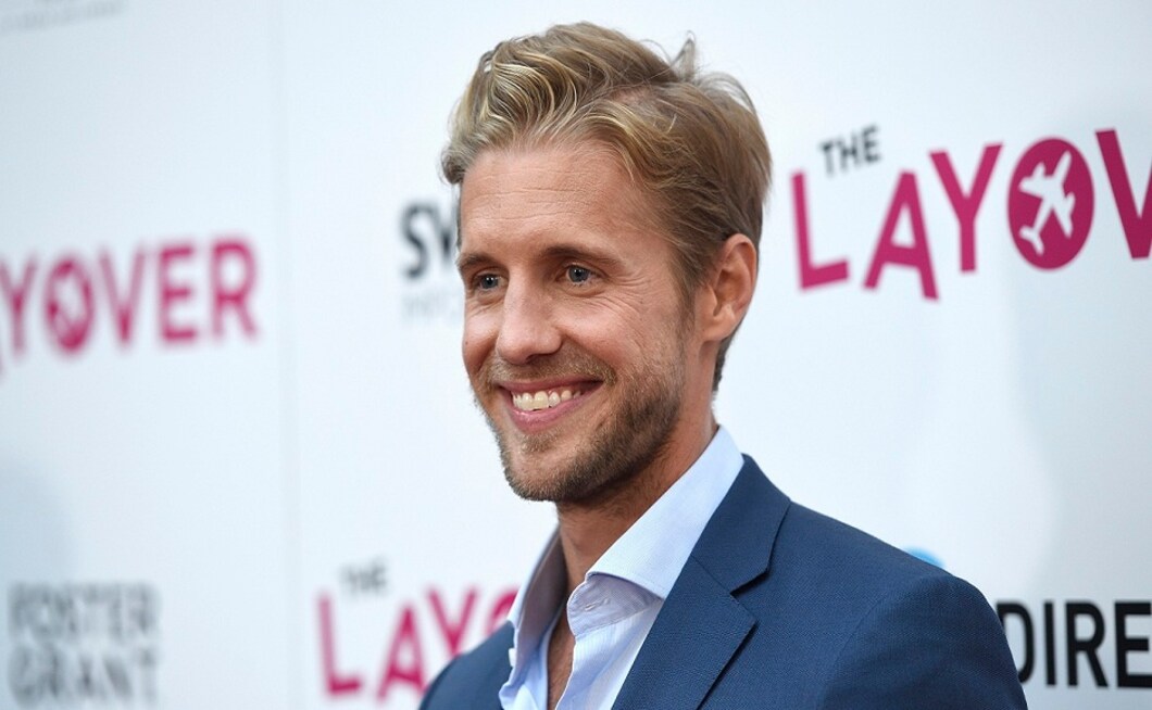 The Layover: Kate Upton, Alexandra Daddario and William Macy arrive at ...