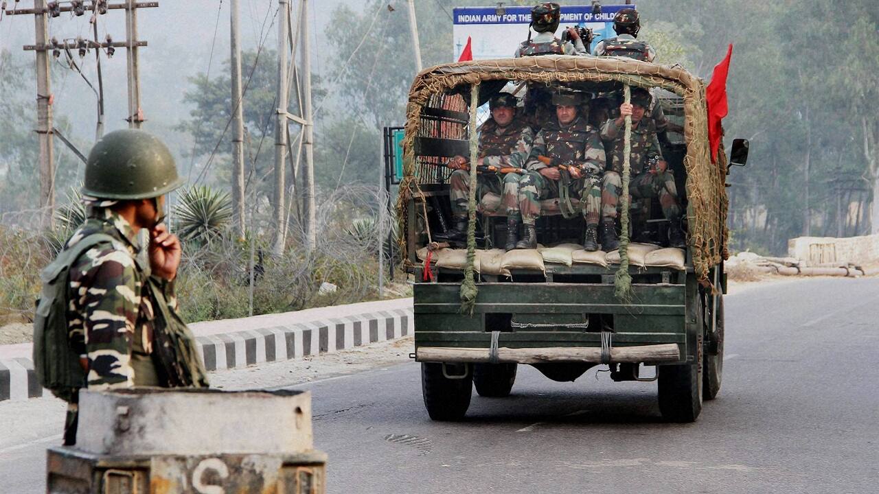 Uttar Pradesh floods: Indian Army steps in for rescue operations; Yogi ...