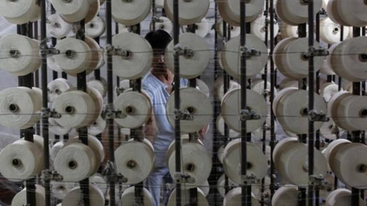 Union textiles minister Smriti Irani says govt will identify powerloom ...