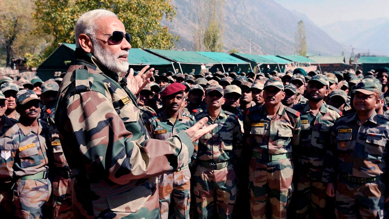 Narendra Modi celebrates Diwali with troops at Gurez sector in Jammu ...