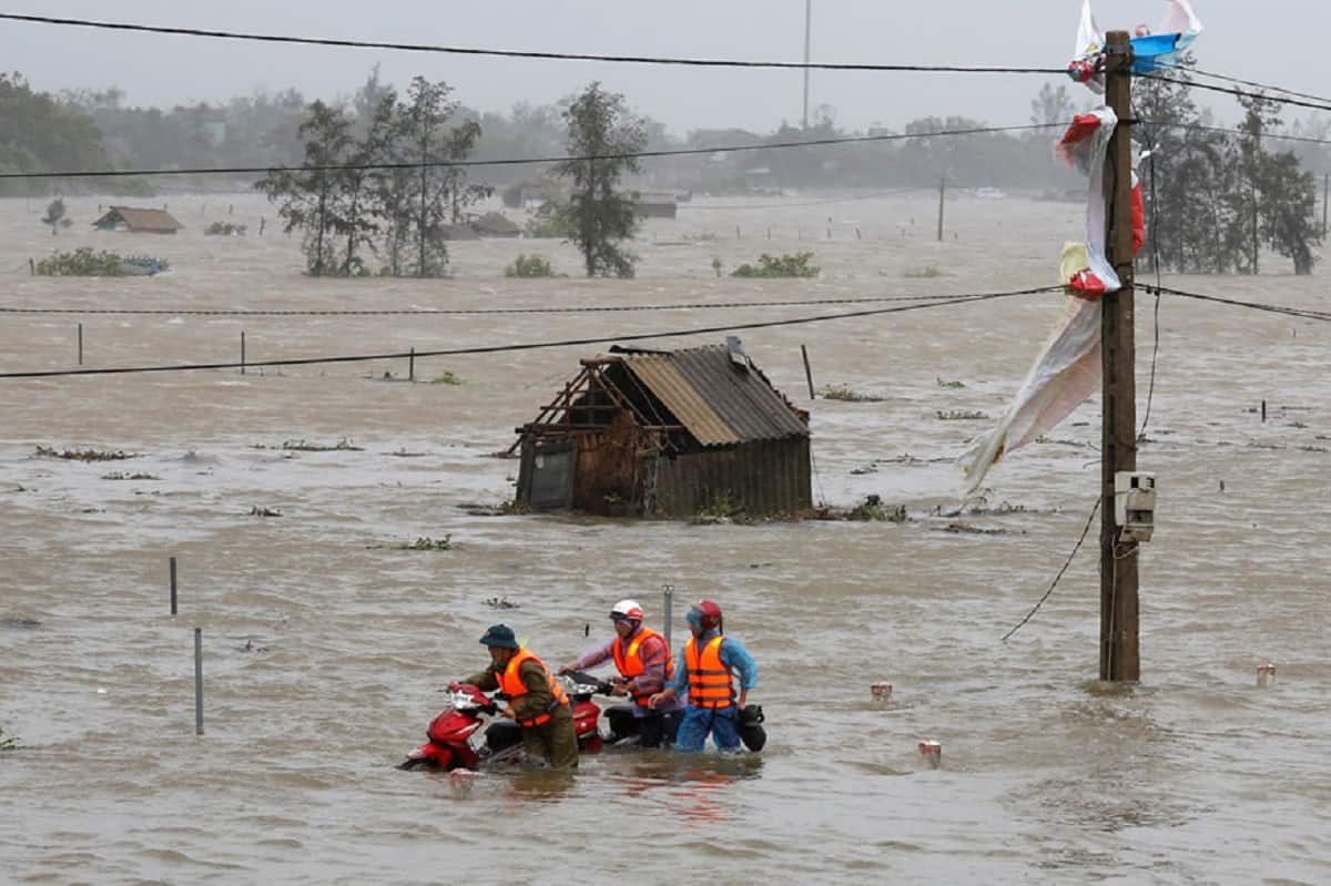 Vietnam flash floods: 54 killed; 39 still missing as tropical storm ...