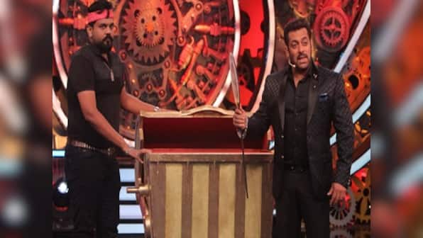 Bigg Boss 11 Weekend Ka Vaar, 14 October 2017: Salman Khan reveals safe ...