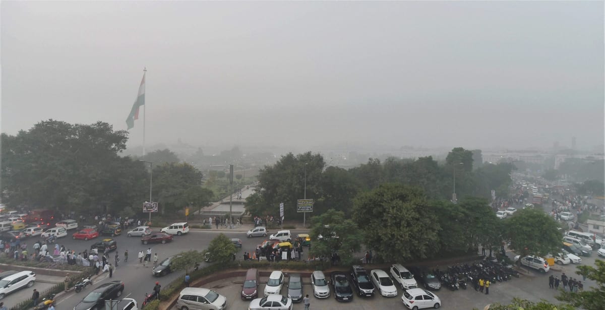 Delhi air pollution updates: As smog situation still grave, all schools ...