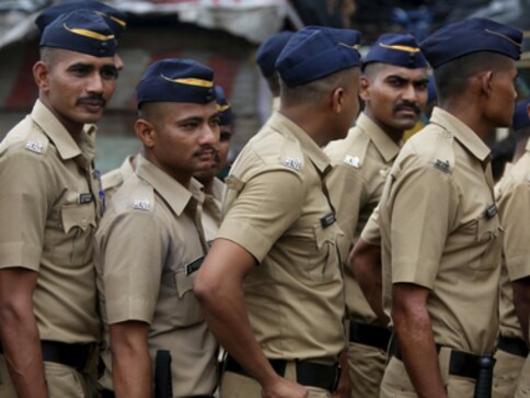 Man pushed in front of train at Mulund station: Woman arrested, claims ...