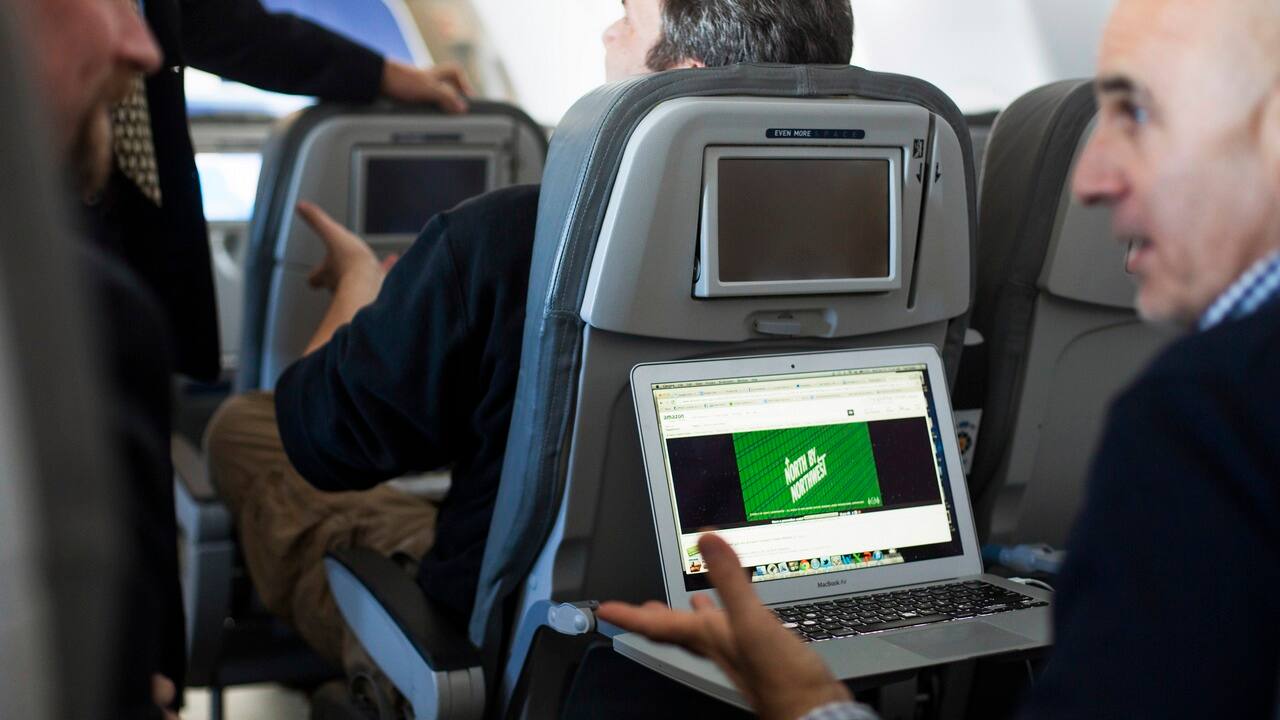 TRAI bats for both in-flight mobile calls and Internet services to be ...