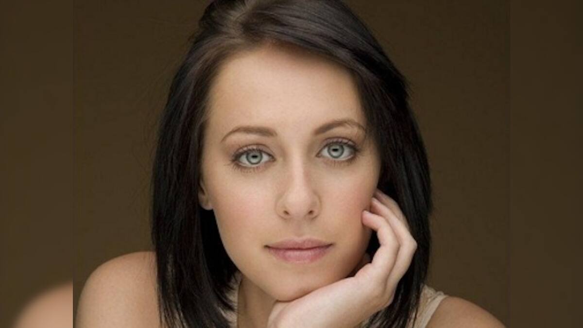 Australian TV star Jessica Falkholt passes away three weeks after ...