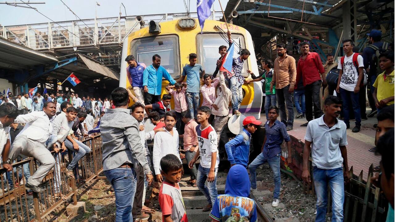 Dalit groups call off Maharashtra bandh after Prakash Ambedkar meets ...