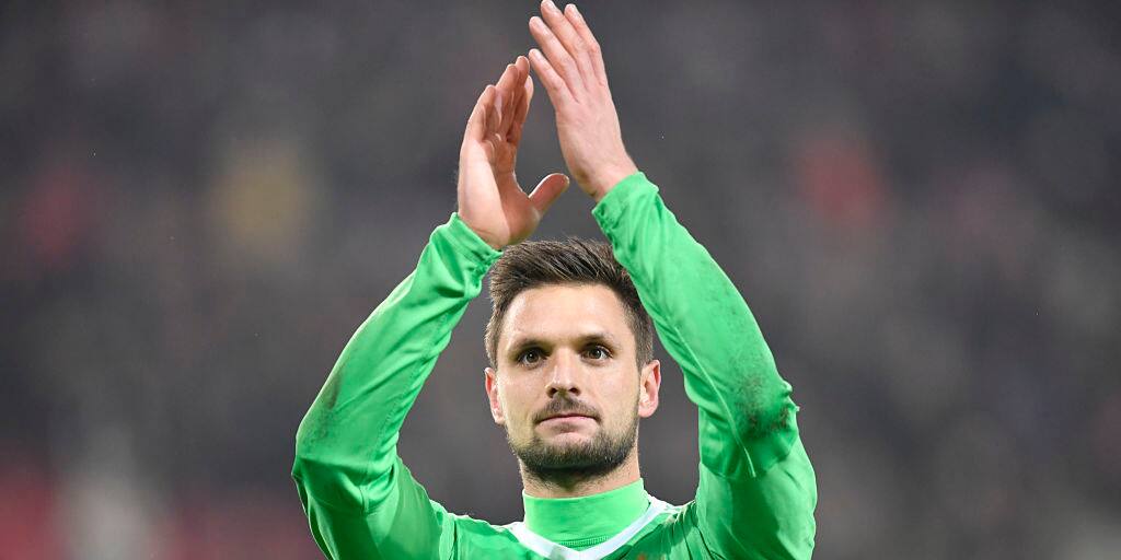 Bundesliga: Goalkeeper Sven Ulreich signs contract extension with ...