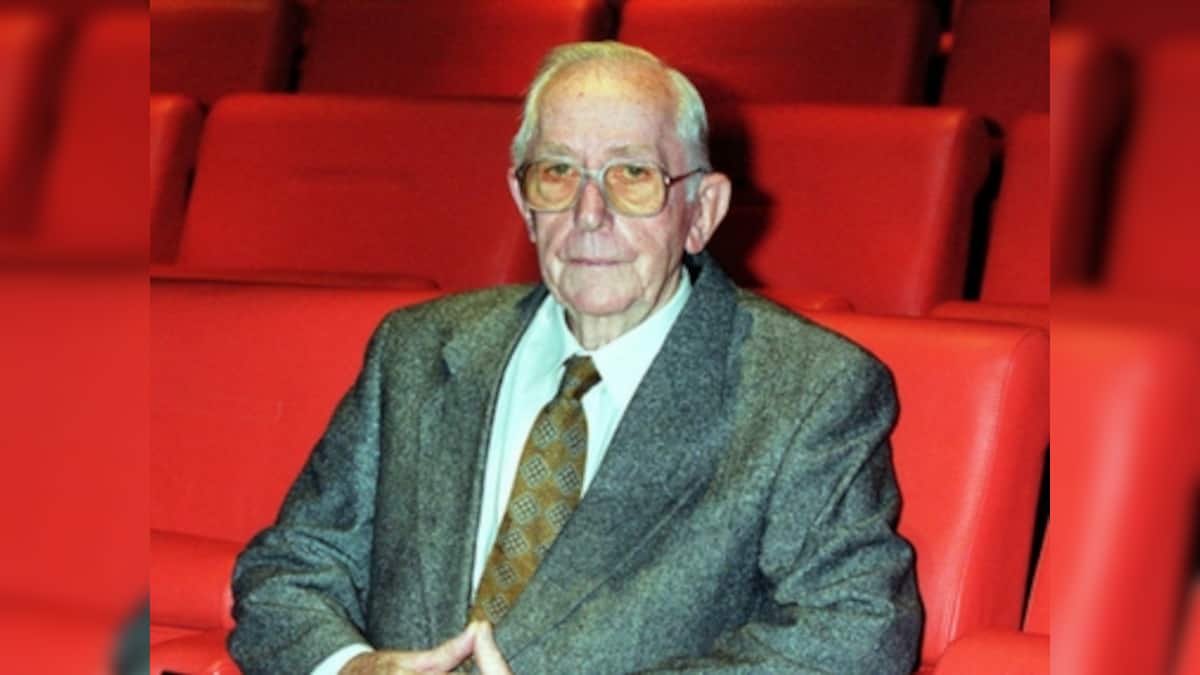 Lewis Gilbert, director of Alfie and three James Bond movies, passes ...