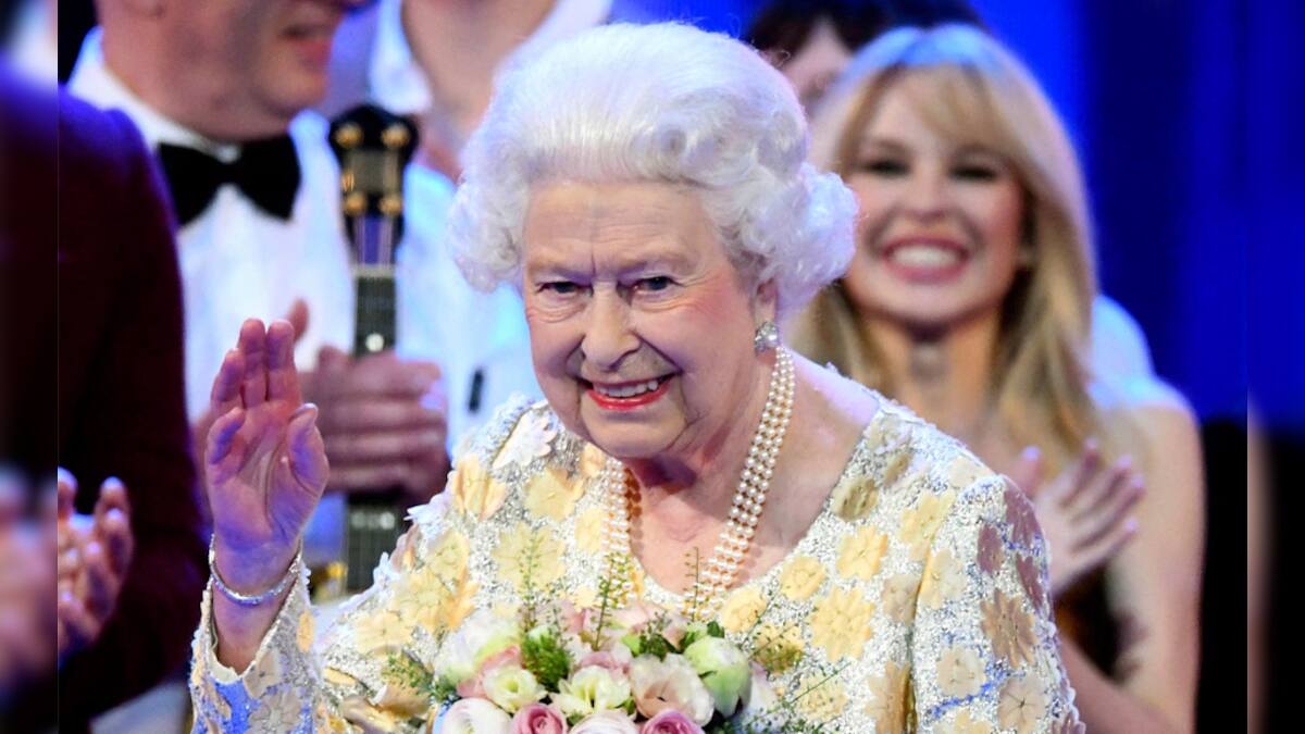 Queen Elizabeth II rings in 92nd birthday with family, friends at ...