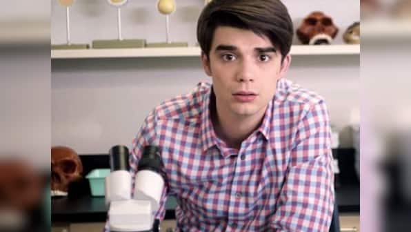 Alex Strangelove movie review: Warm, simple coming-of-age story ...