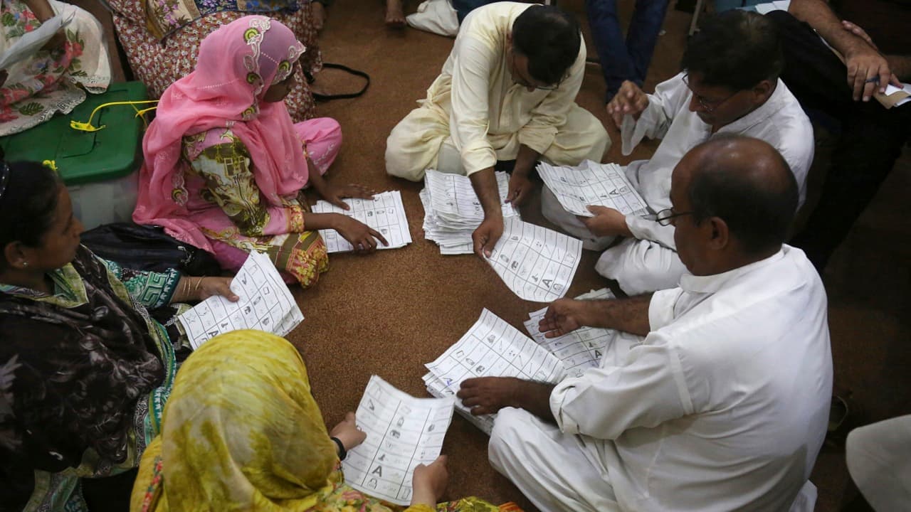 Pakistan Election Results 2018: From rigging booths in rural areas to ...