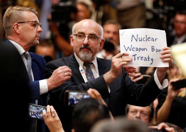 Trump-Putin summit in Helsinki: 'Journalist' Sam Husseini kicked out of ...