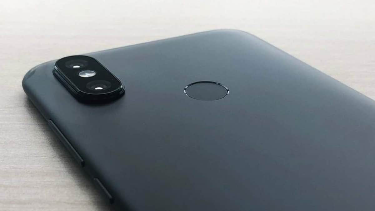 Xiaomi executive caught red-handed for posting a fake Poco F1 camera ...