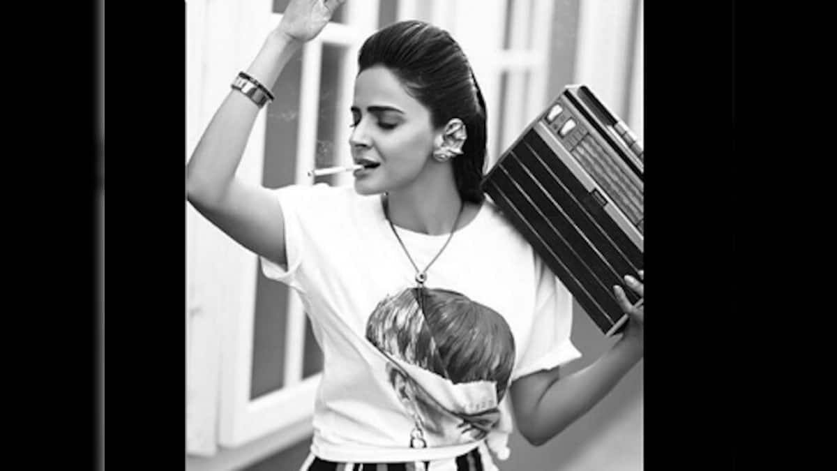 Saba Qamar's smoking pictures leaked on social media, conservatives ask ...