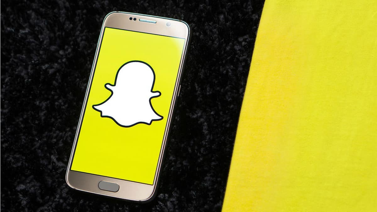 Snapchat adds friendship profile and Bitmoji stories feature to improve ...