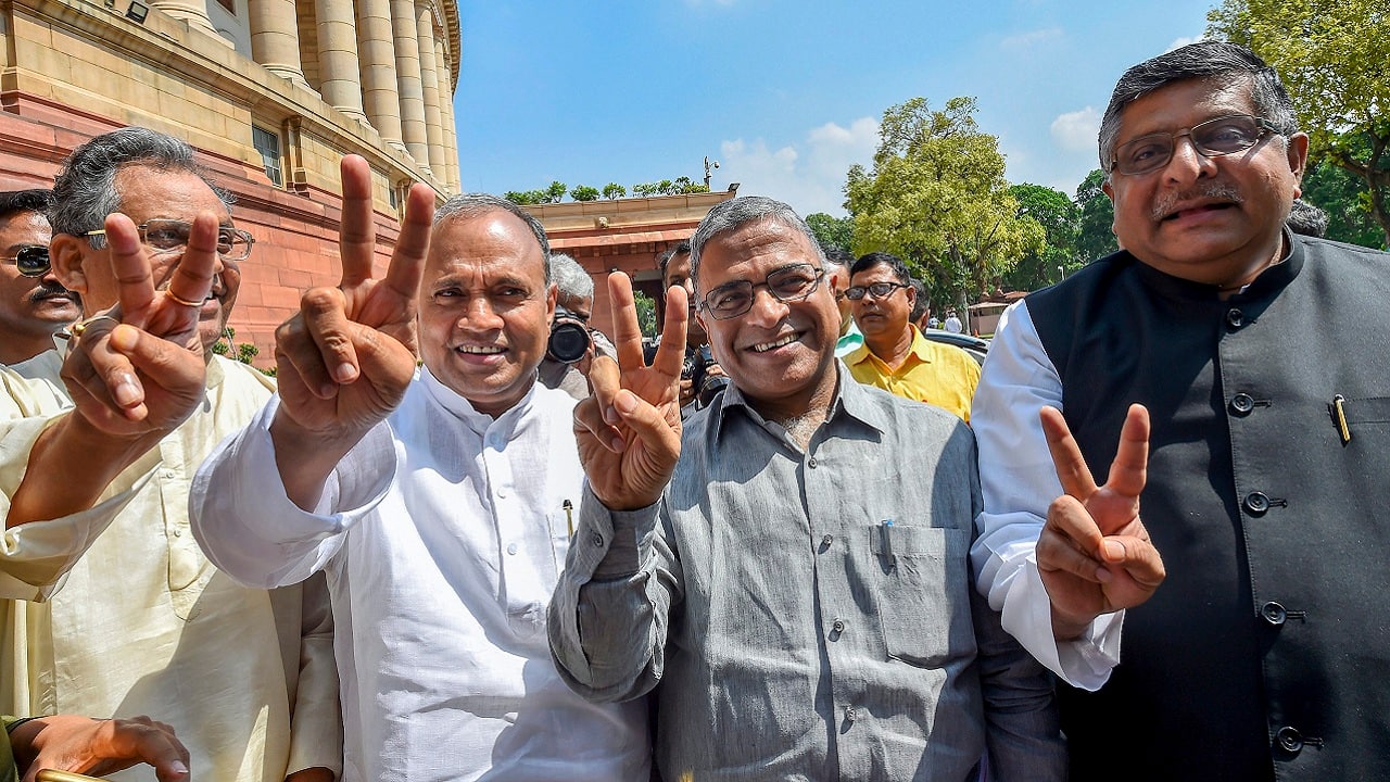 BJP leaders express hope for 'smooth run' as Harivansh Narayan Singh ...