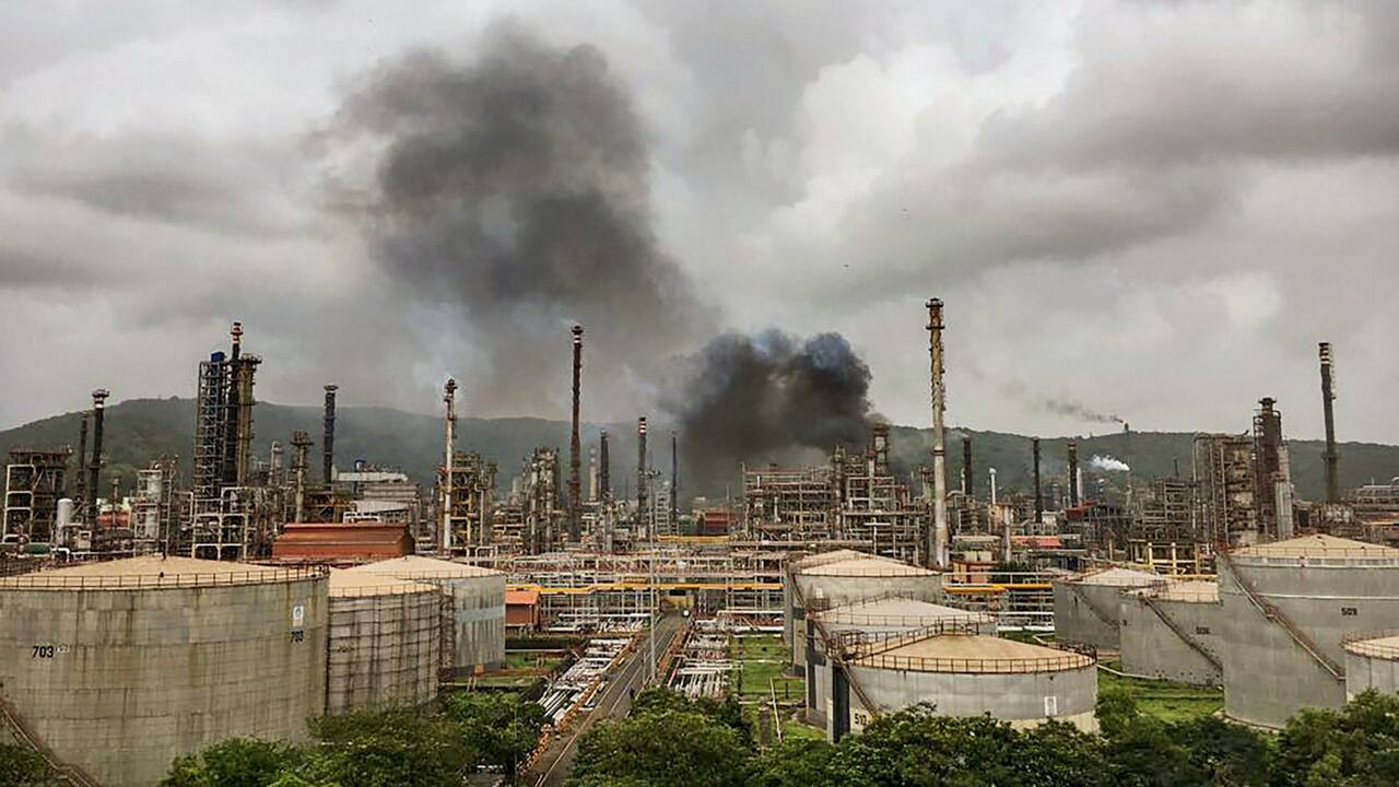 Fire at Bharat Petroleum refinery in Mumbai's Chembur leaves 1 critical ...