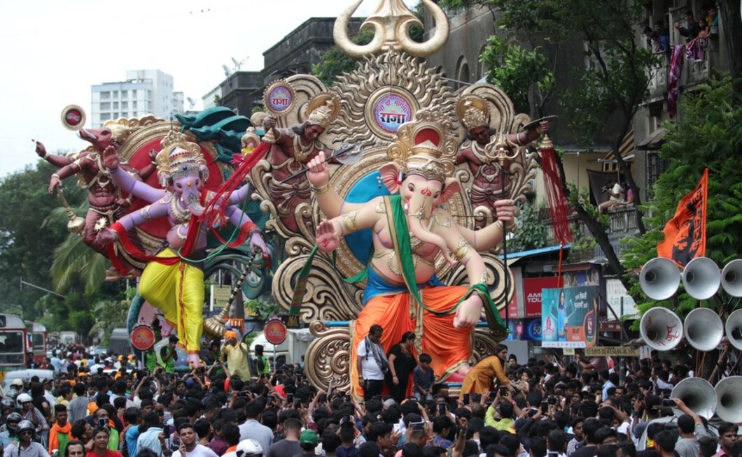 Ahead of Ganesh Chaturthi, Ganpati idols reach pandals in Mumbai ...