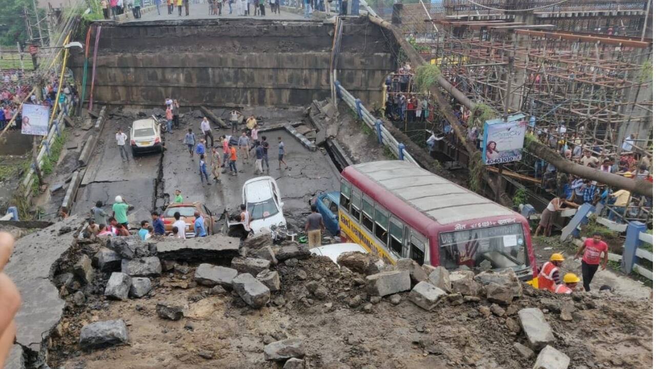 Majerhat bridge collapse: Toll climbs to two; Mamata Banerjee to chair ...
