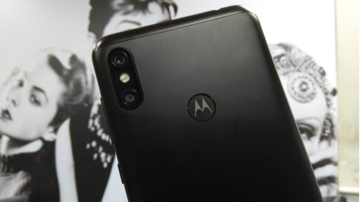 Motorola One Vision renders hint at punch-hole display and dual rear ...