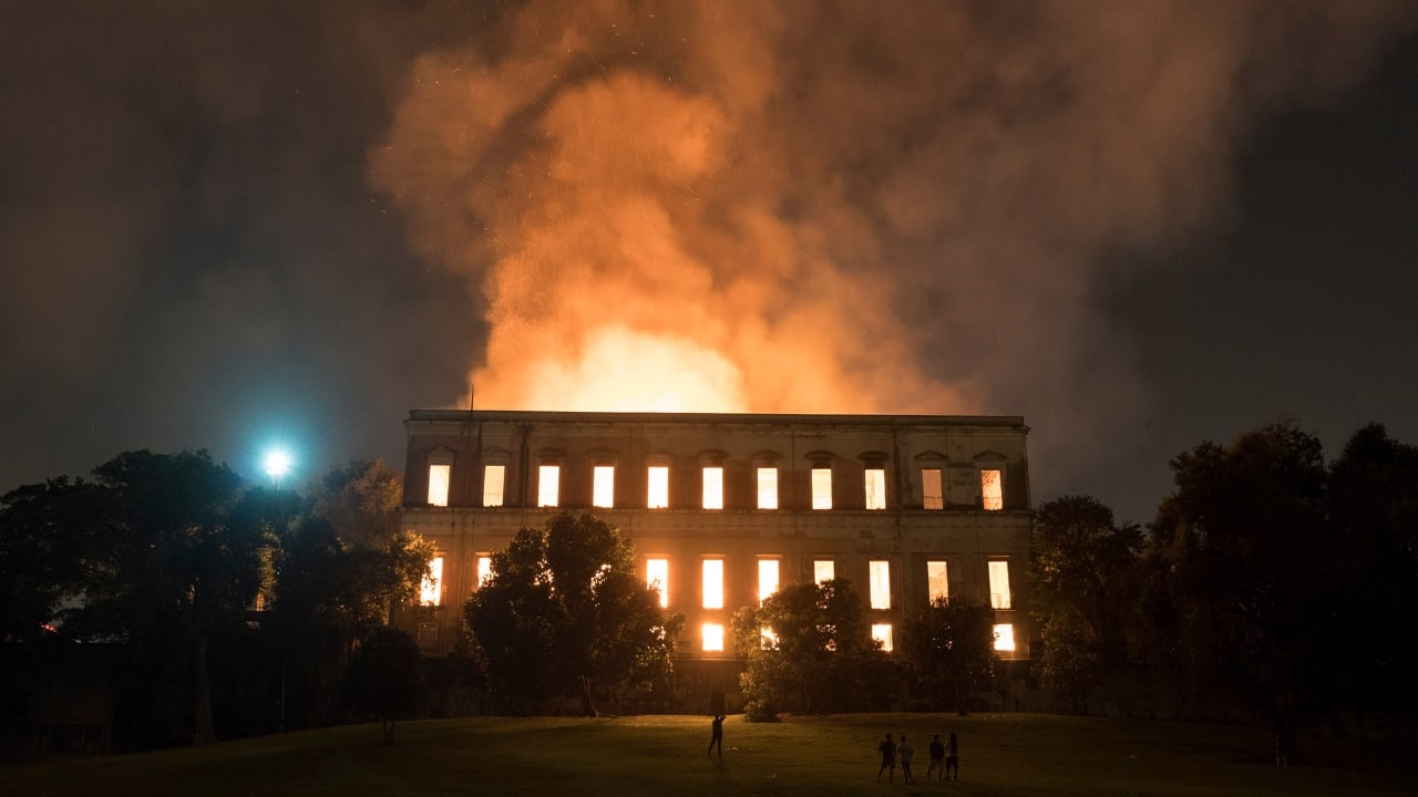 Fire engulfs 200-year-old National Museum in Rio de Janeiro, destroys ...