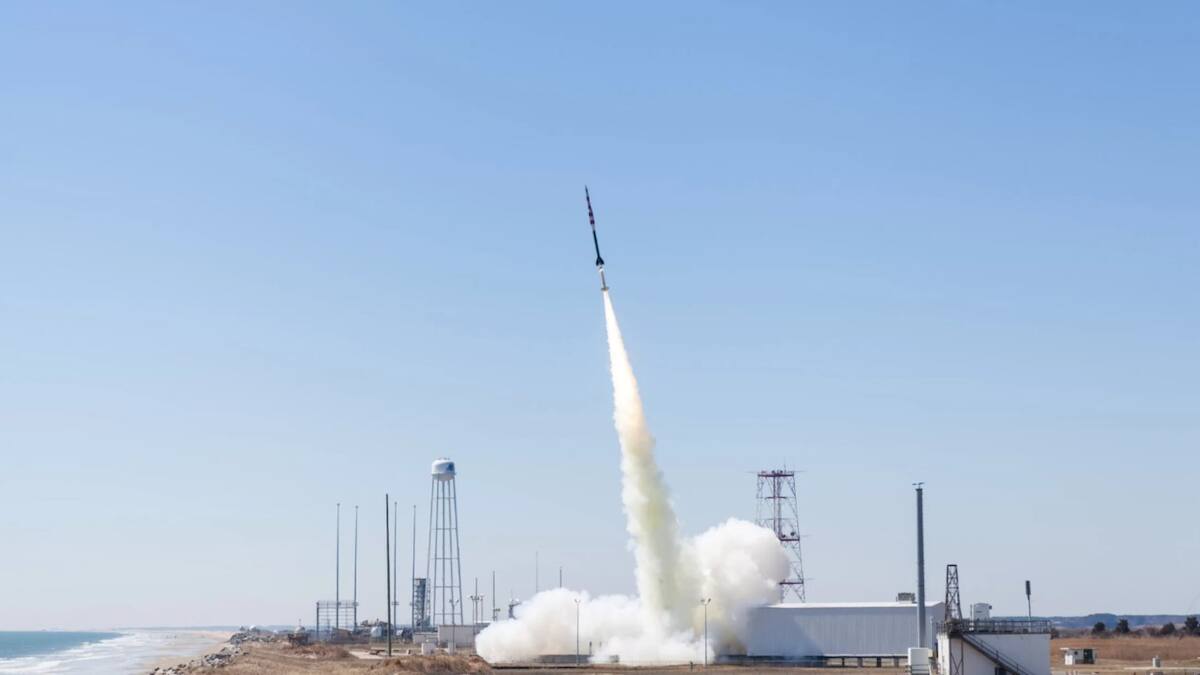 NASA creates world record with 'supersonic parachute' designed for Mars ...