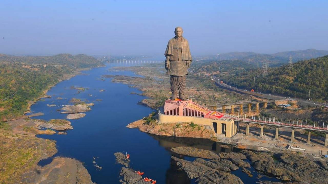 Narendra Modi unveils 'Statue of Unity' in Gujarat's Kevadiya town; PM ... Narendra Modi unveils 'Statue of Unity' in Gujarat's Kevadiya town; PM ...