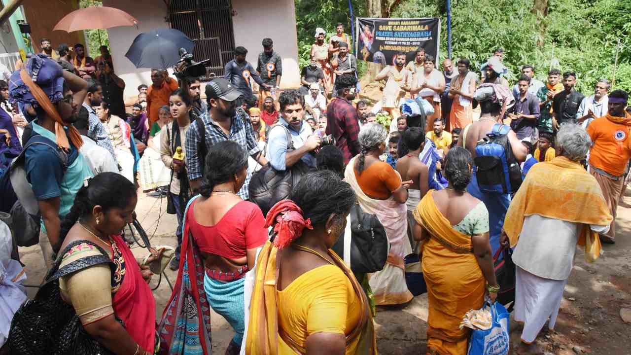 Sabarimala temple protests: Female agitators assault women trainee ...