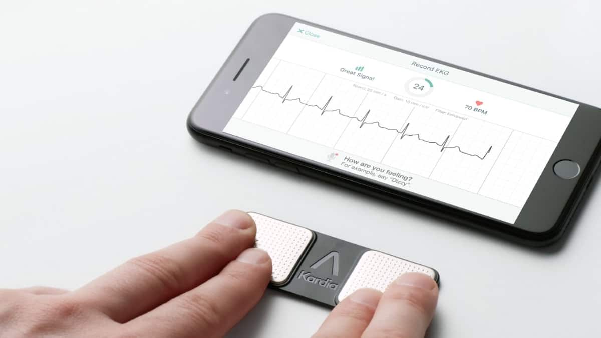 A smartphone app that can identify heart attacks with a simple sensor ...