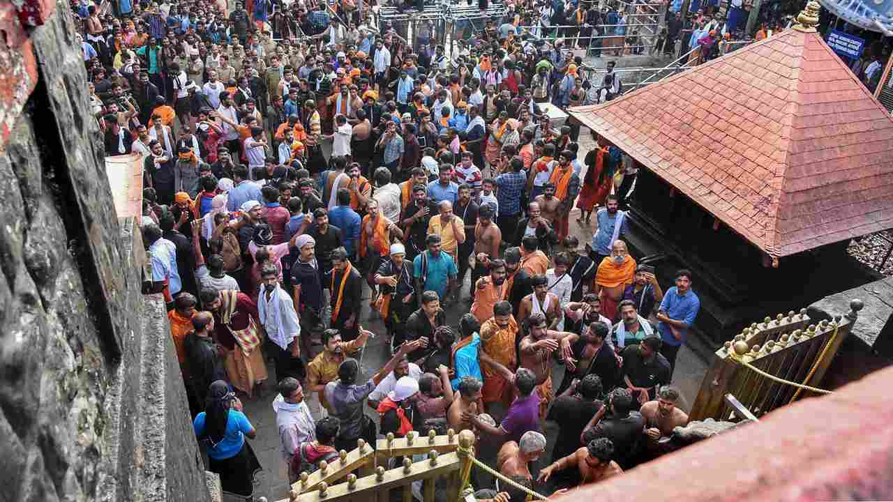 Devotees at Sabarimala temple attack TV cameraman filming protests ...