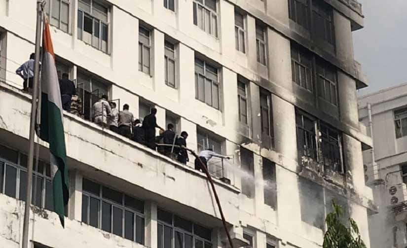 Fire breaks out at Apeejay House in Kolkata's Park Street; no ...
