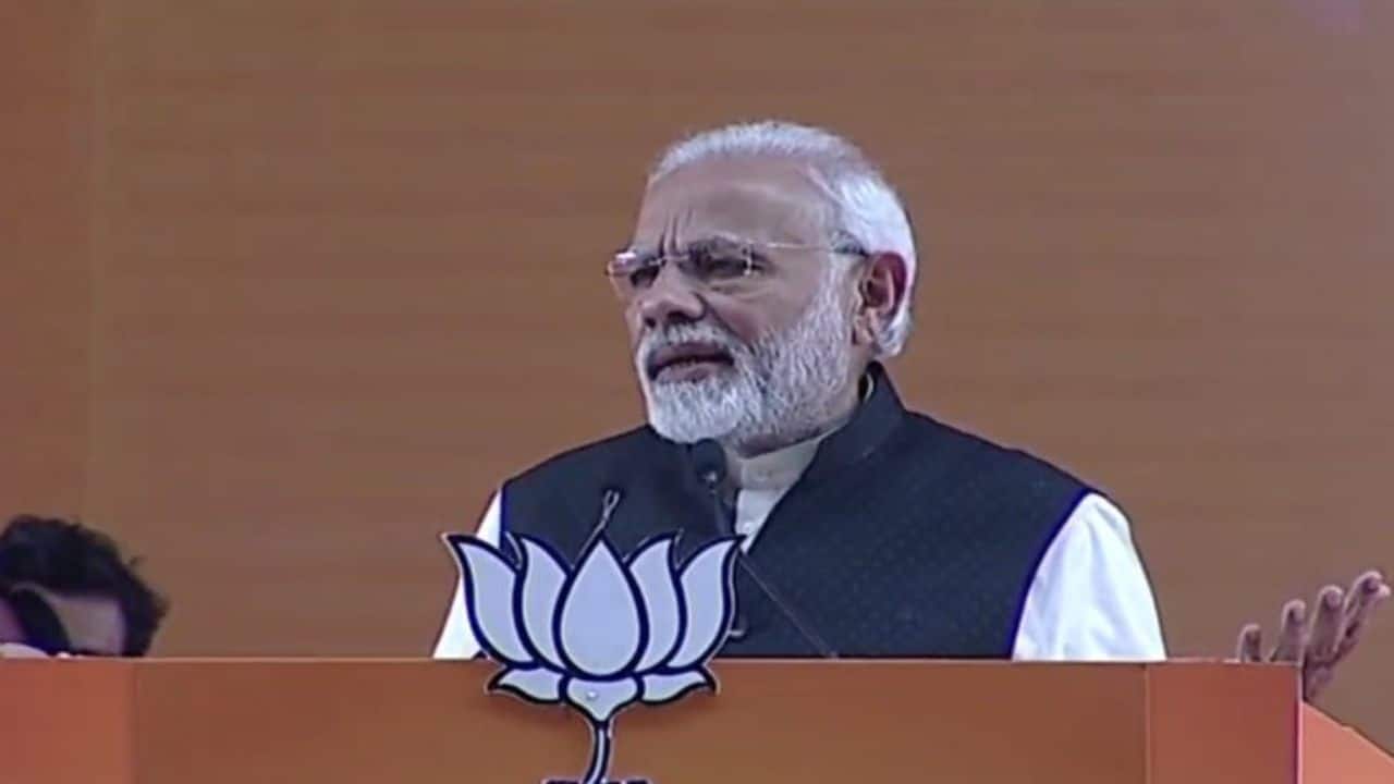 Narendra Modi in Surat: PM hits out at previous govts, says those who ...