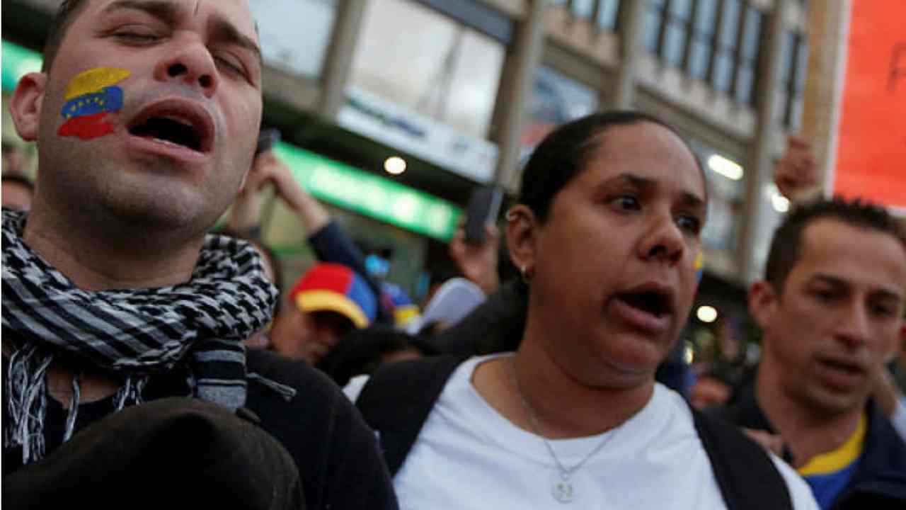 Venezuelan authorities arrest five foreign journalists covering ...